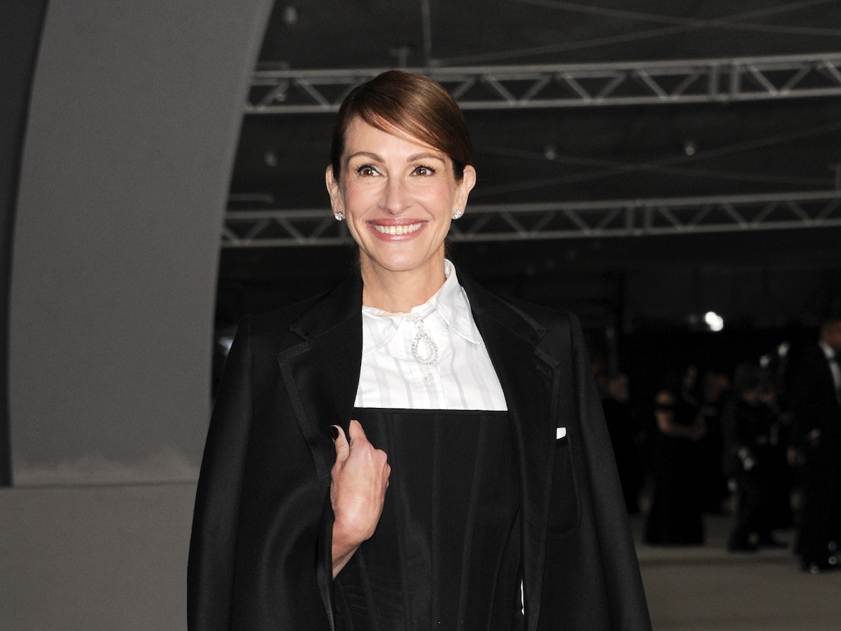 Julia Roberts Showed How To Rock A Miniskirt In Your 50s With These Key ...