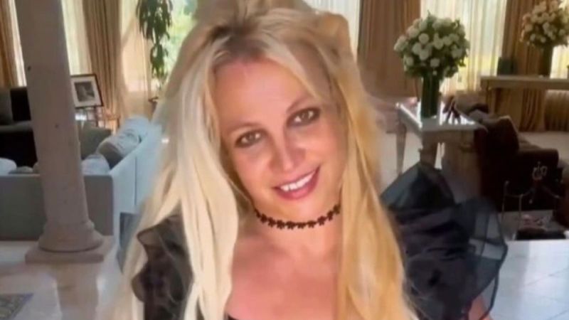 Britney Spears Spotted Dancing With Kitchen Knives In Bizarre Instagram ...
