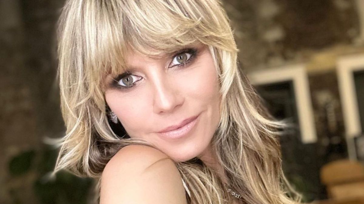 Heidi Klum Gets Cheeky With Lace Tights In Bathroom Selfie