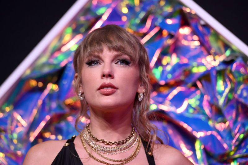 Taylor Swift Unsearchable on Social Media Following AI-Generated Images
