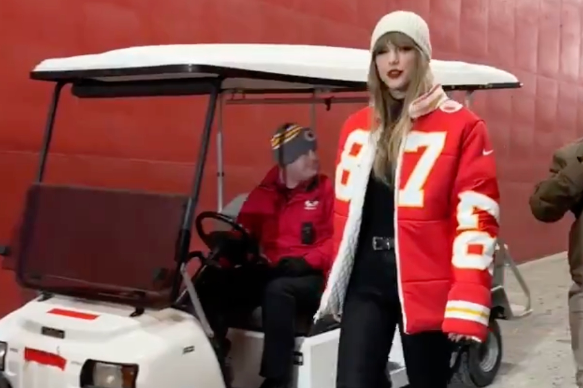 Taylor Swift's Arrival at Subzero Chiefs Game Sparks Fan Frenzy