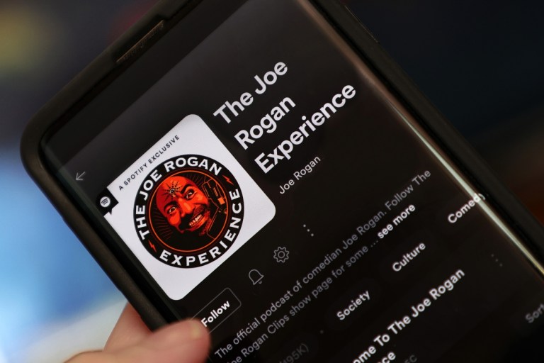 Joe Rogan Signs Massive New $250 Million Spotify Deal