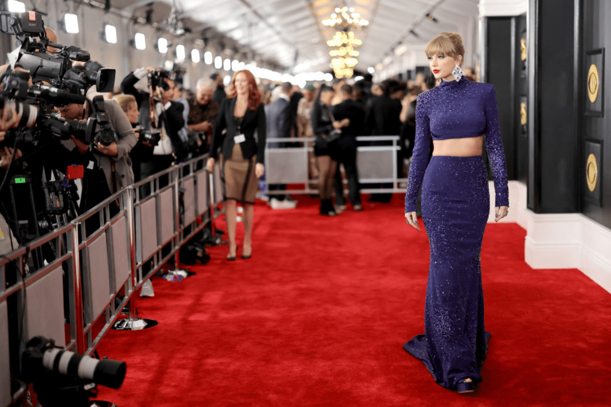 Taylor Swift Changes Social Media Profile Pics Before Grammys, Fans ...
