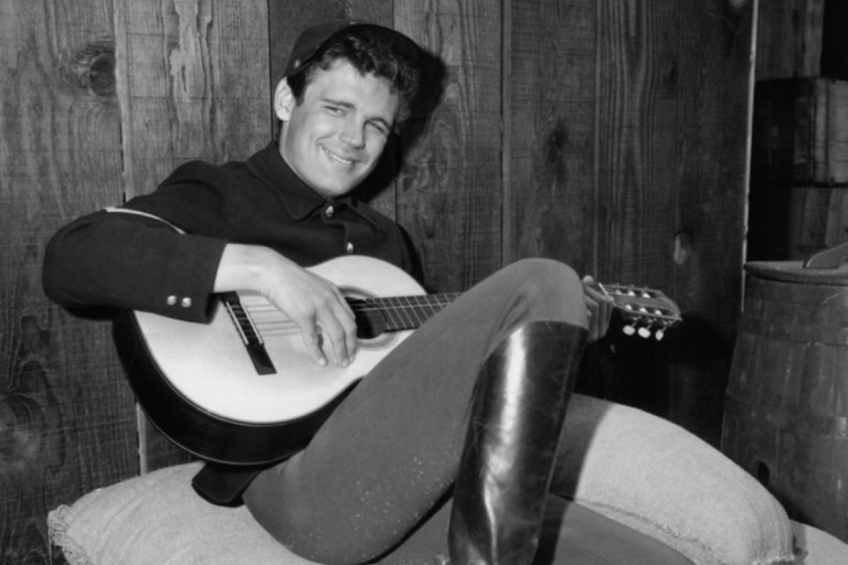 Duane Eddy, Rock Pioneer, Grammy-Winning Guitarist, Dead at 86