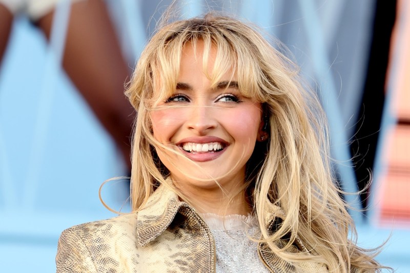 Sabrina Carpenter Takes Dig at Leonardo DiCaprio