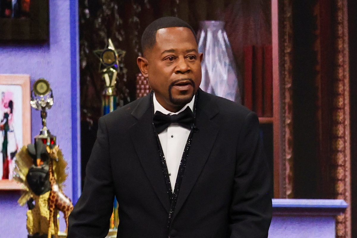 Martin Lawrence Sparks Concern After Will Smith Helps Him Walk Onstage