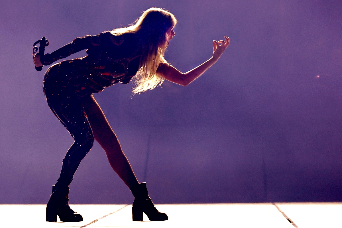 Taylor Swift 'Snot Compilation' Video Leaves internet Disgusted