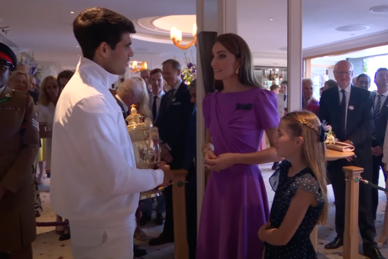 Kate Middleton Receives Standing Ovation at Wimbledon