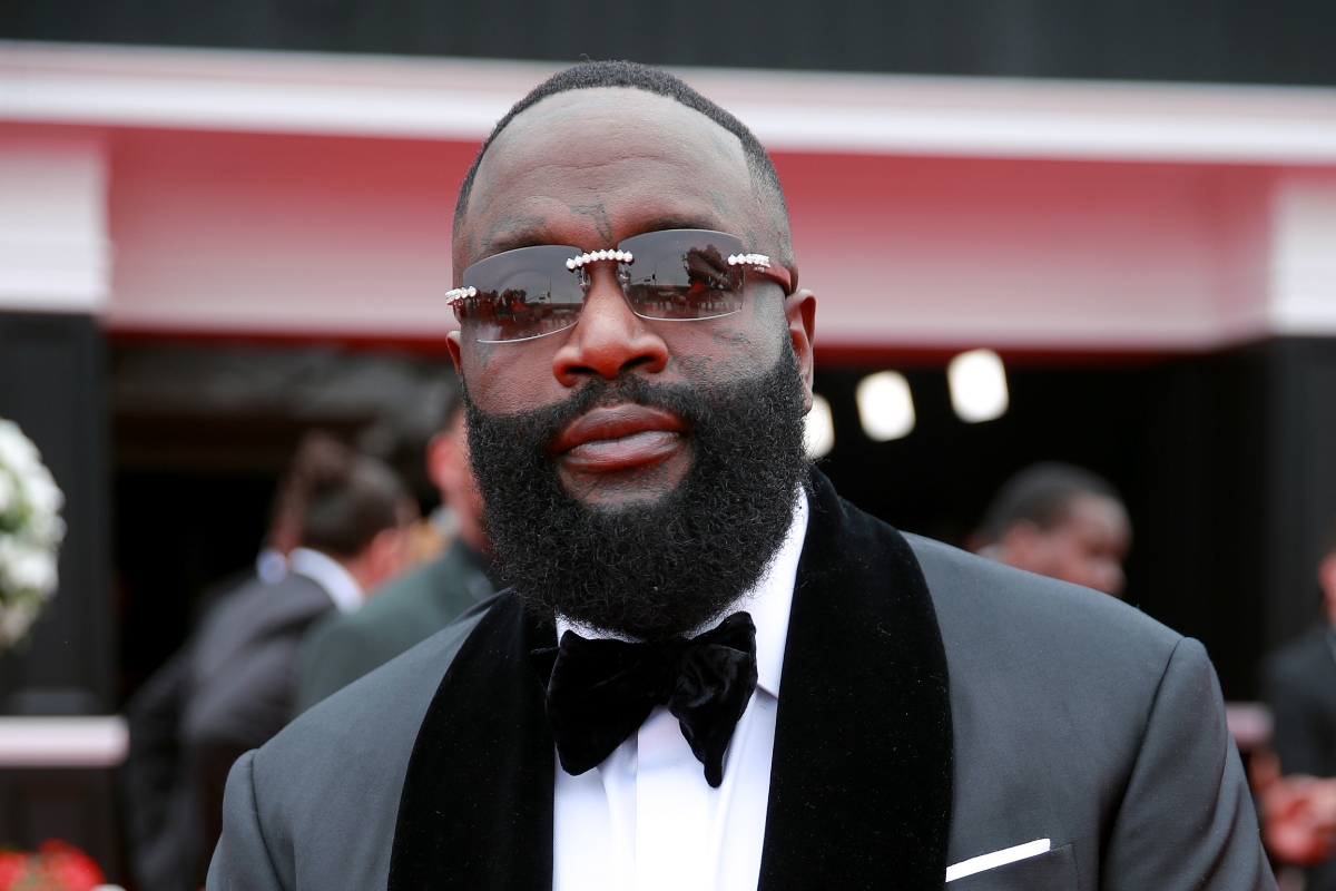 Rick Ross Attacked by Drake Fans in Chaotic Video