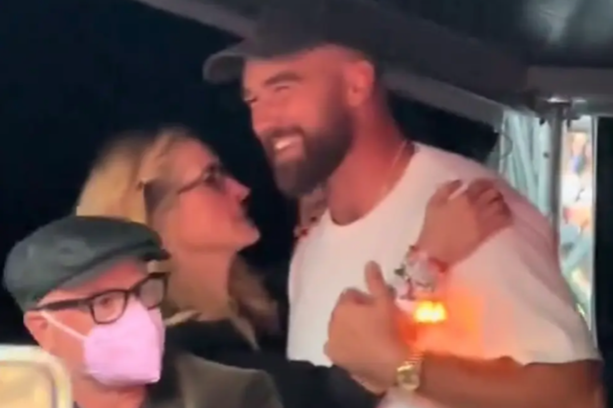 Taylor Swift Fans Slam Julia Roberts for 'Handsy' Travis Kelce Video