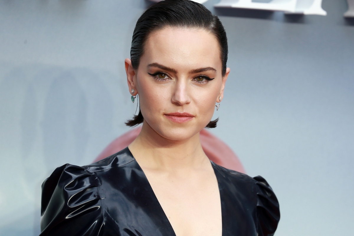 Daisy Ridley Reveals She's Been Diagnosed With Graves' Disease
