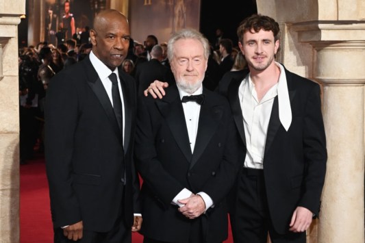 Denzel Washington’s Awkward Encounter With King Charles: Video