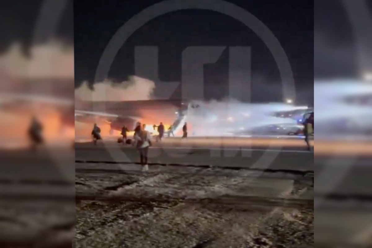 Russian Superjet Bursts Into Flames on Runway in Terrifying Video