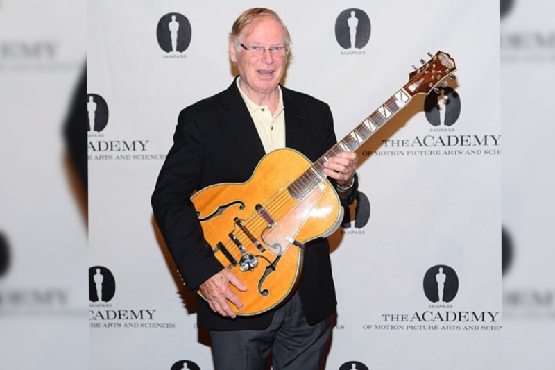 Vic Flick, Guitarist on the James Bond Theme, Dies at 87