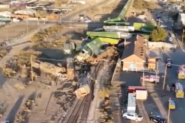 2 Dead, 3 Injured After Train Derails, Crashes Into Building in Texas