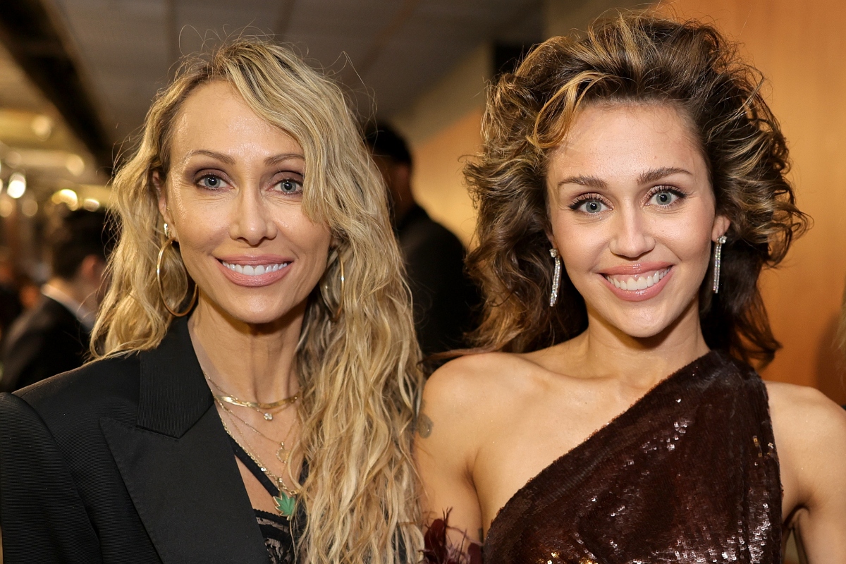 Miley Cyrus Calls Out Mother in New Interview, Blames Her for 2009 ...