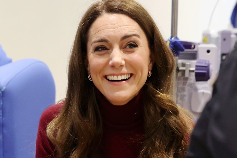 Kate Middleton Surprises Cancer Patients at the Same Hospital Where She ...