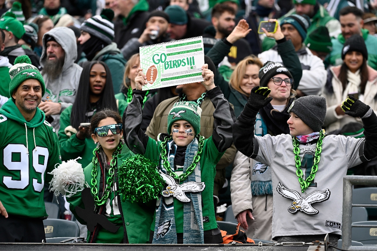 Philadelphia Eagles Fan Dies After Falling From Light Pole During ...