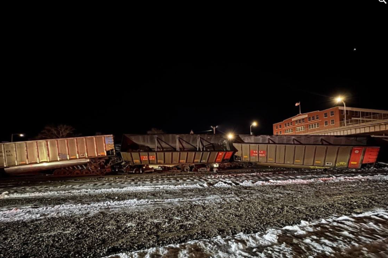 Train Derails in Kansas, Sparking Investigation