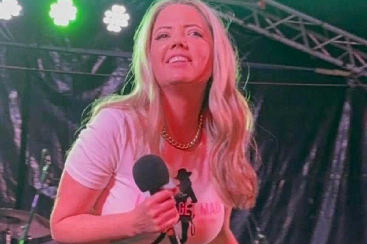 Country Music Singer Literally Gives Fan the Shirt off Her Back: Watch ...