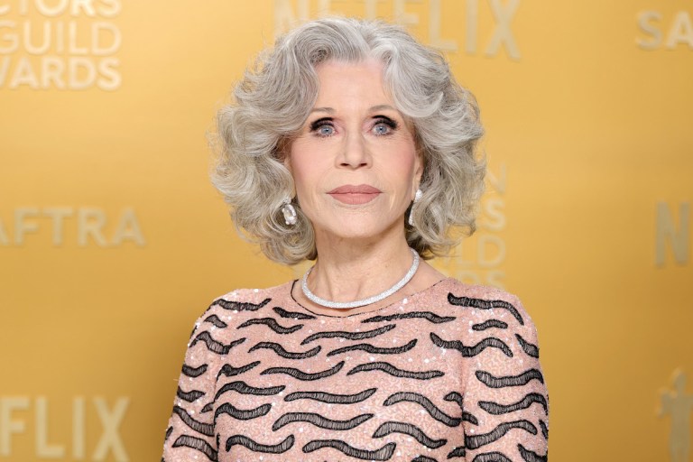 Jane Fonda Stuns in Age-Defying Look at SAG Awards
