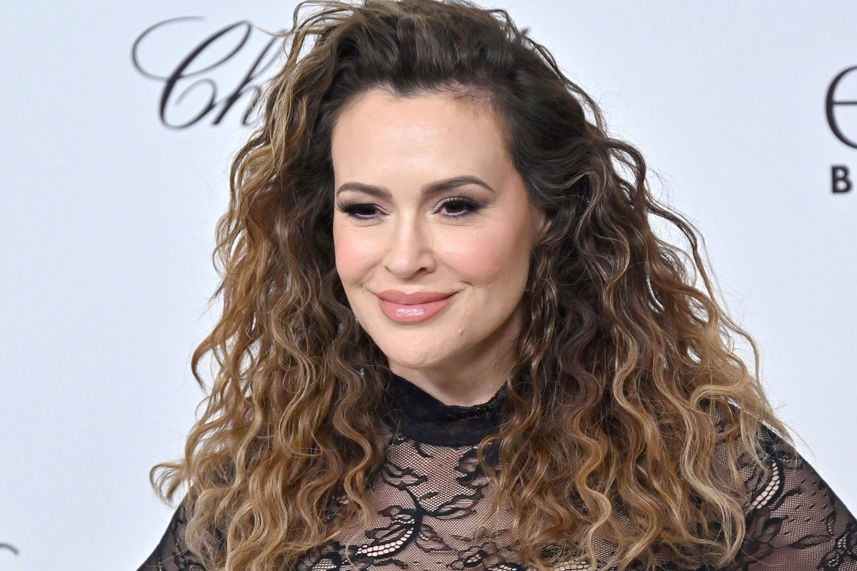 Claims That Alyssa Milano Is Selling 'All Her Properties In Red States ...