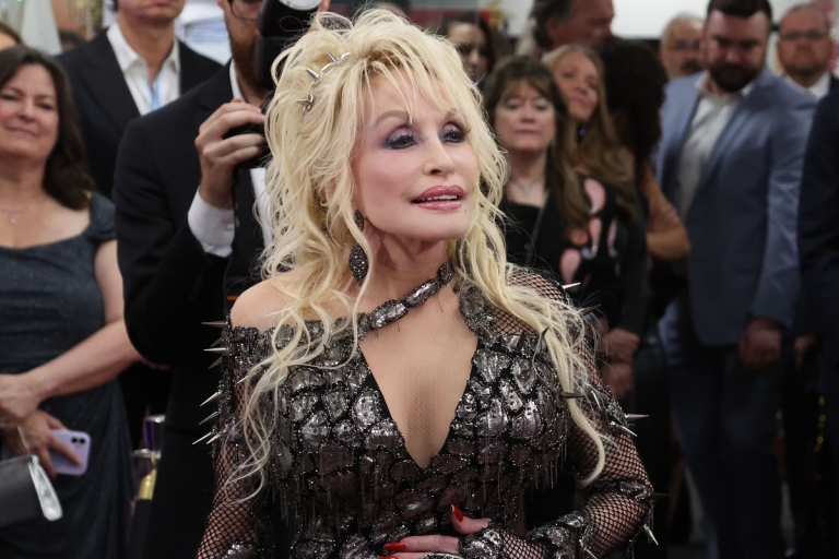 Death of Dolly Parton’s Husband Sparks Waves of Condolences for the ...