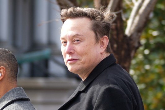 Elon Musk's DOGE to Investigate Signal Group Chat Incident