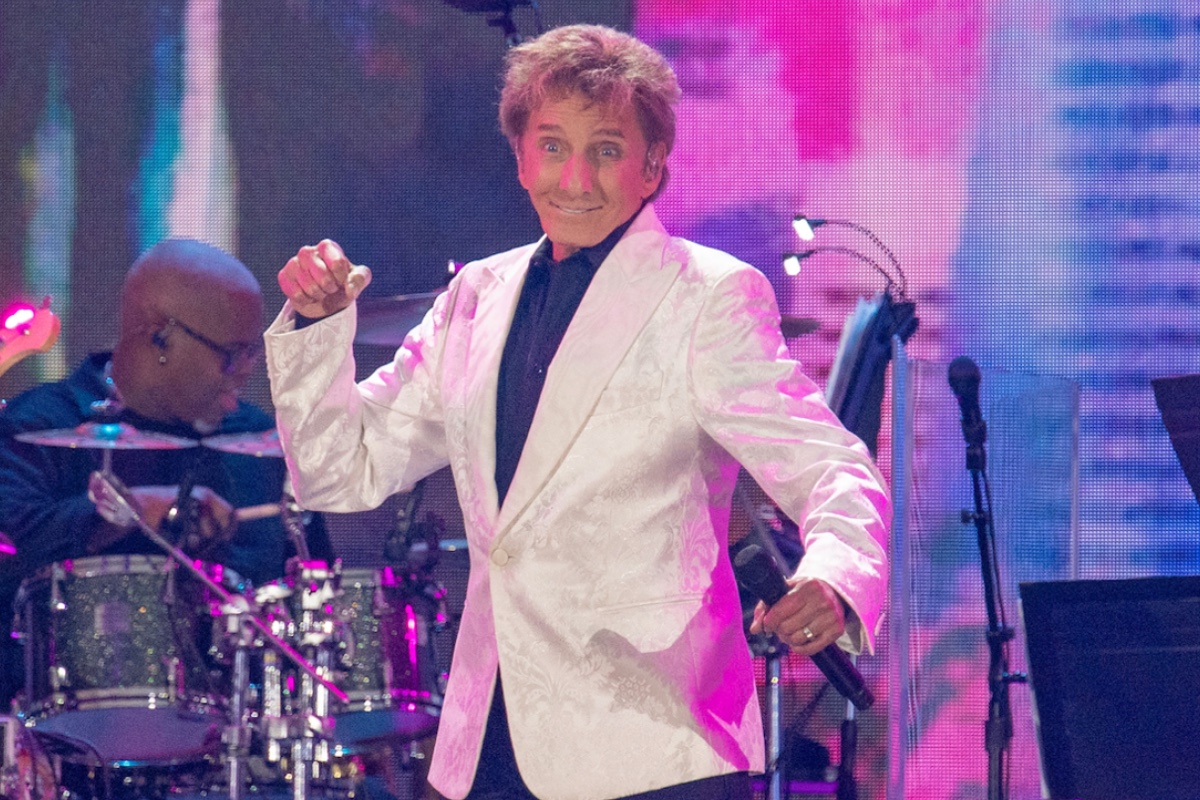 Barry Manilow's Farewell Concerts Announced