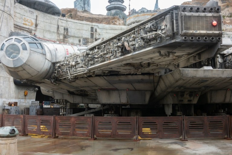 Major Disney Parks 'Star Wars' Ride to Introduce New ‘The Mandalorian ...