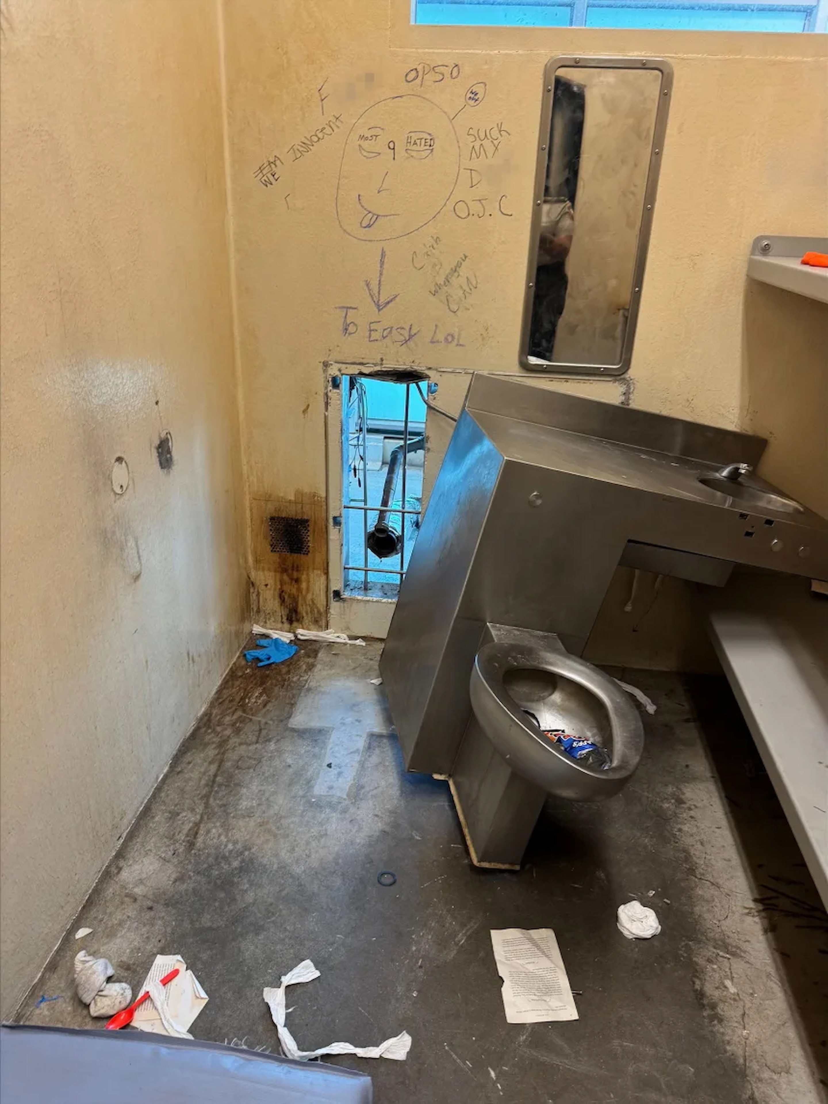 10 Prison Inmates Escape From Jail, Faulty Lock Behind Escape