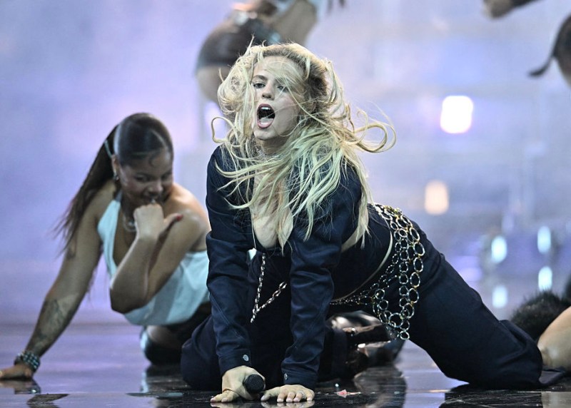 Reneé Rapp Wows in Black Coat With Nothing Underneath at AMAs