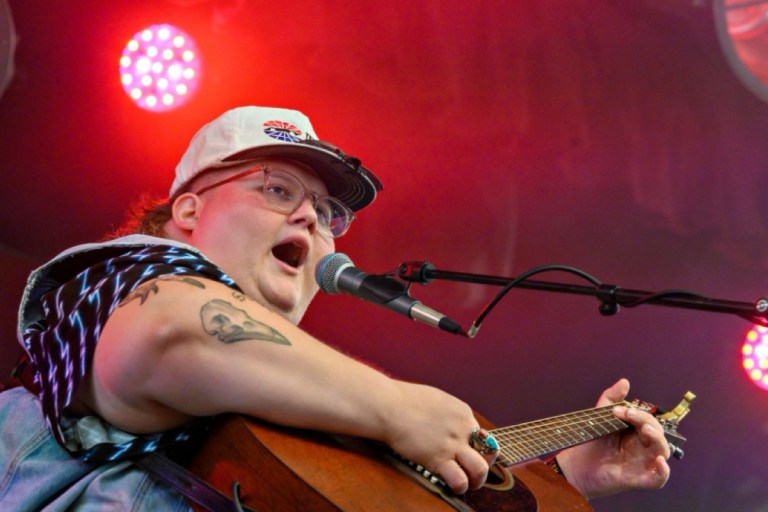 Country Singer Returns With New Album After Cancer Diagnosis, Months of ...