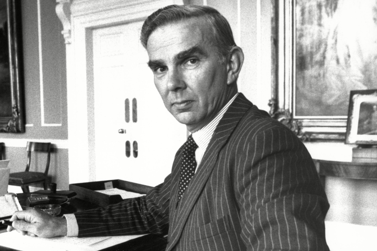 King Charles and Princess Diana's Former Aide Has Died: Major General ...