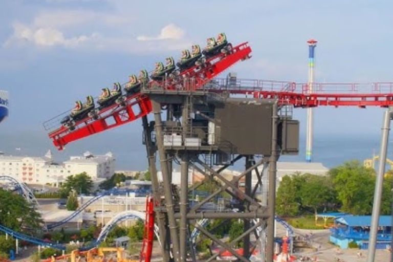 Cedar Point’s New Tilt Rollercoaster Malfunctions Leaving Riders Stuck ...