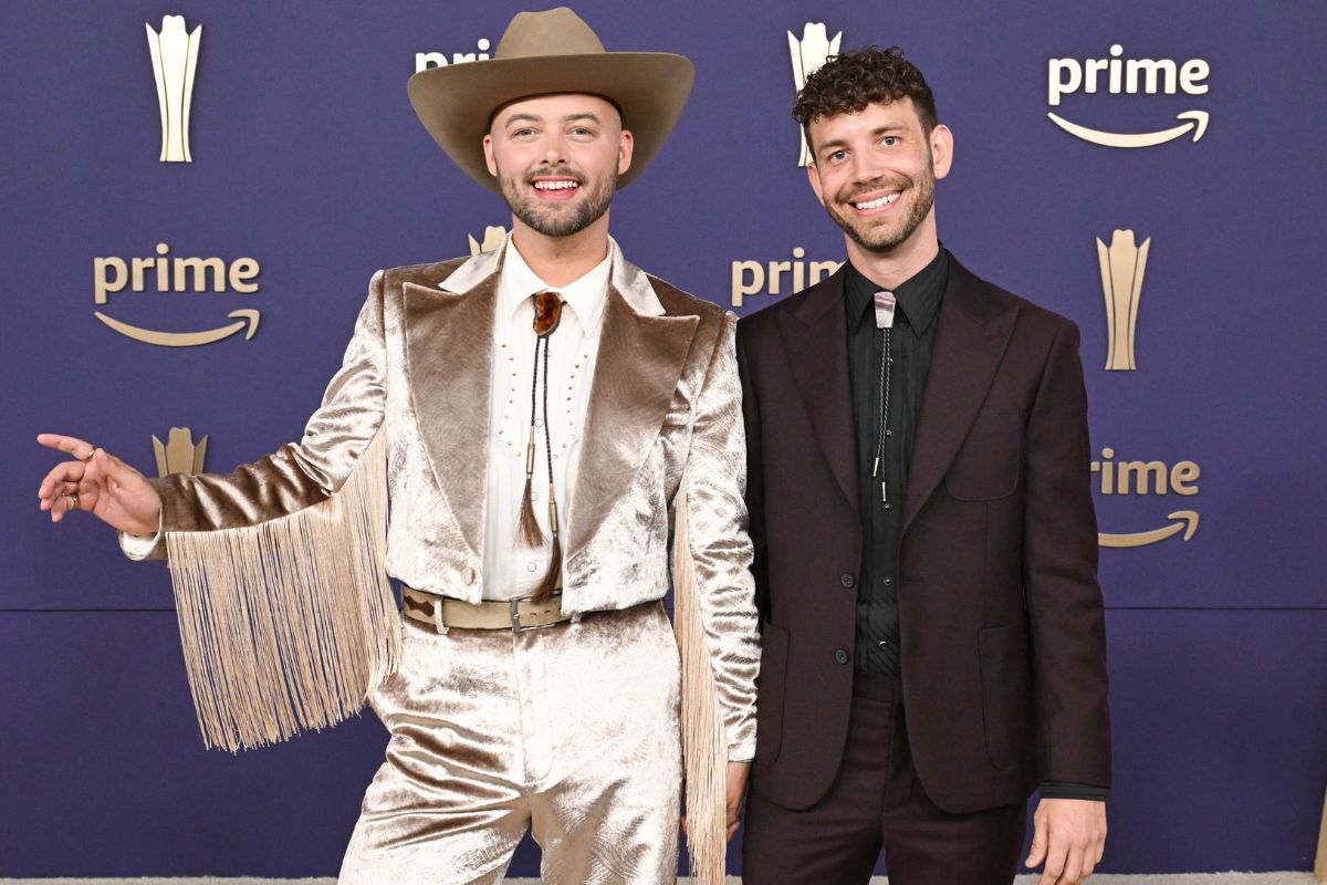 Country Singer and His Partner Marry in Arizona Ceremony