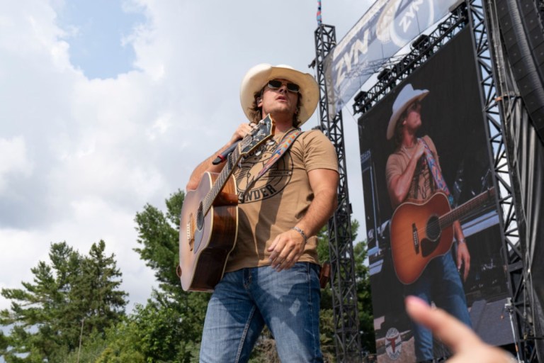 Country Singer Calls out Fan for Rudely Disrupting Tribute to Late Sister