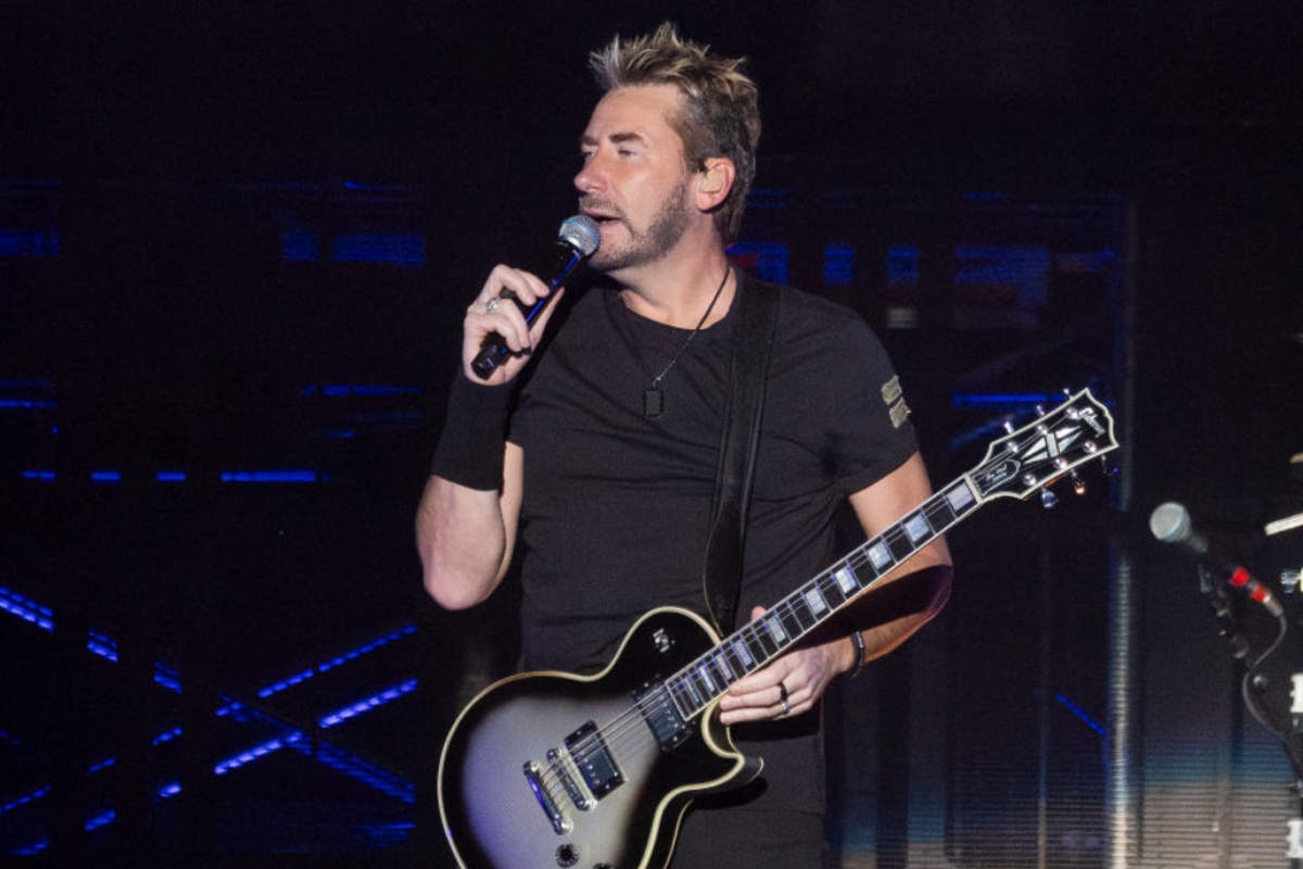 Famous Country Singer Jumps off Stage During Nickelback Concert ...