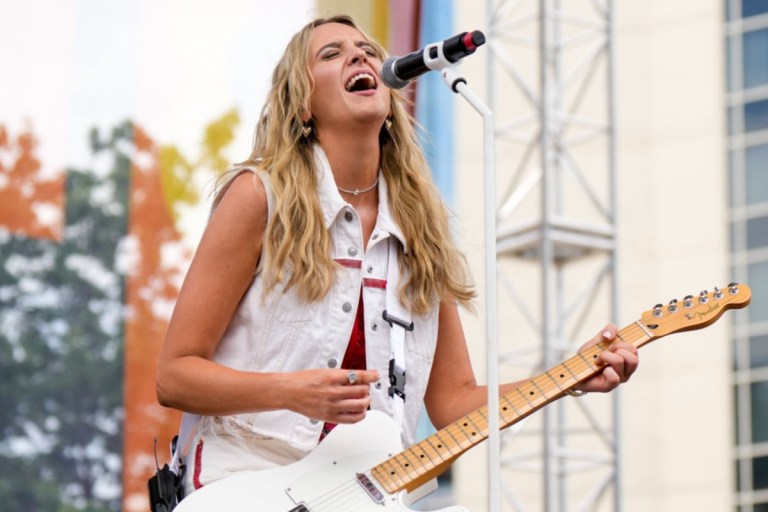 'Pure Shock': Country Singer Opens up About Unexpected Pregnancy