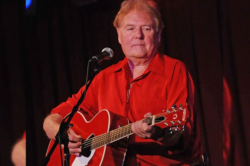 Singer-Songwriter Dave Cousins Has Died