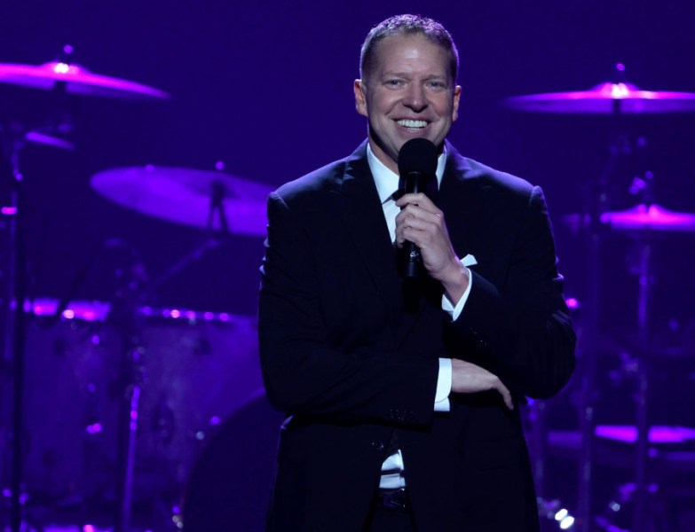 Beloved Comedian Offers to Pay for Funeral After Fan's Wife Tragically ...
