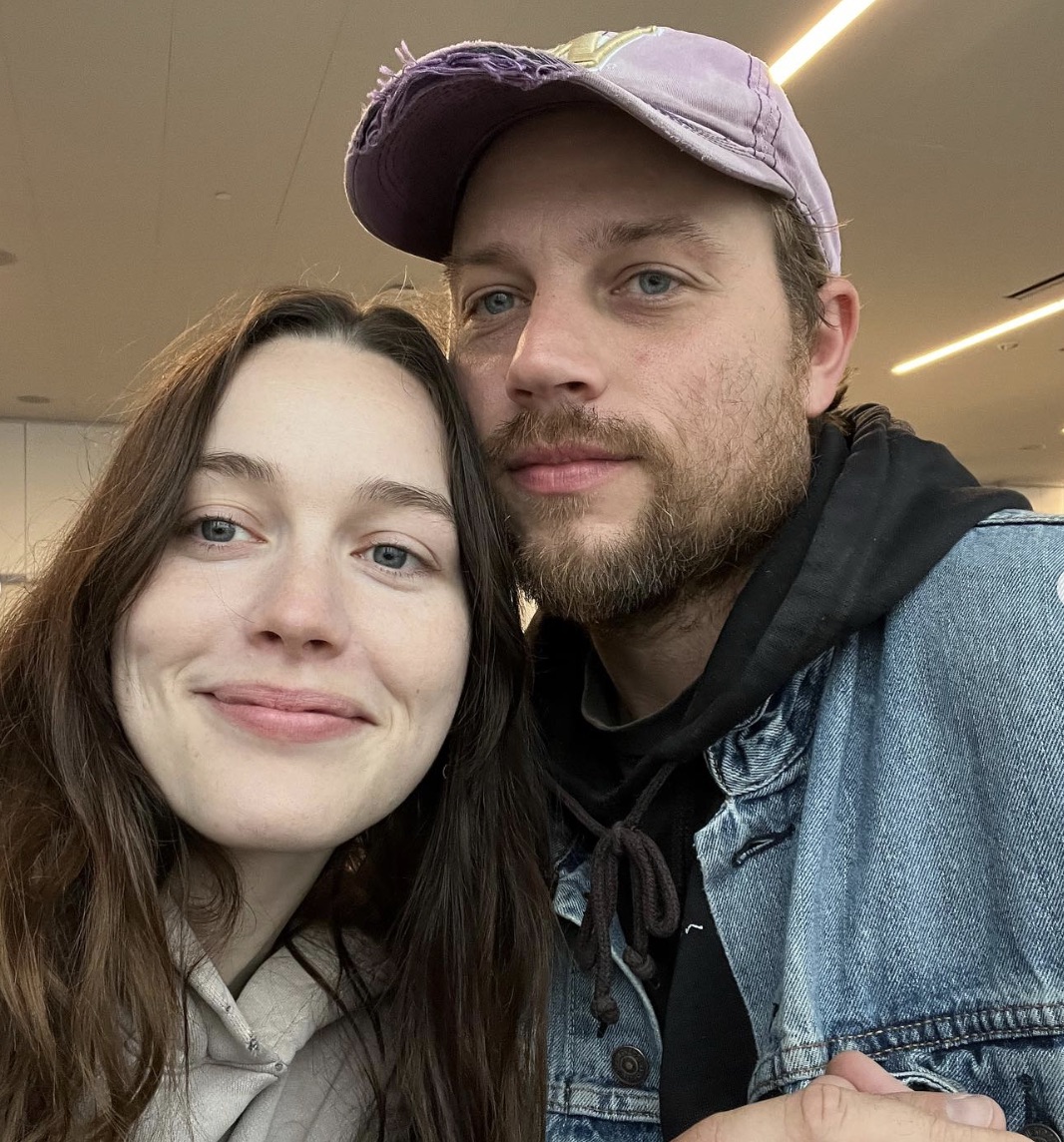 'Haunting of Hill House' Star Reveals Engagement