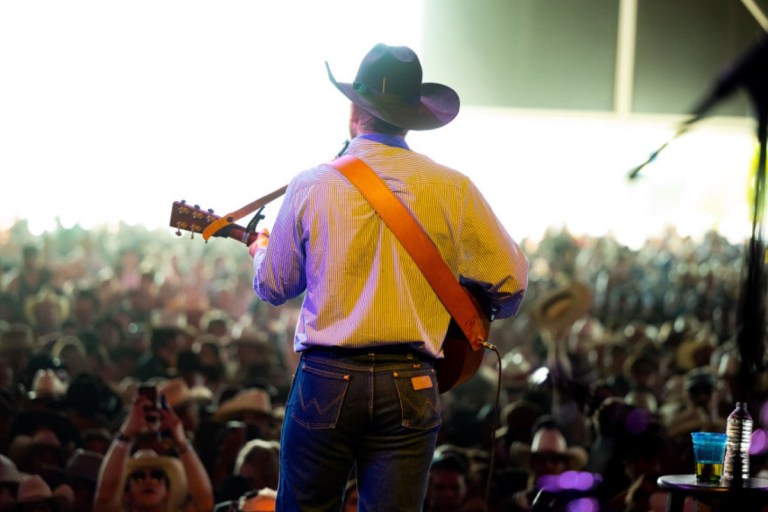 Fan-Favorite Country Singer Takes a Shot at the Mainstream