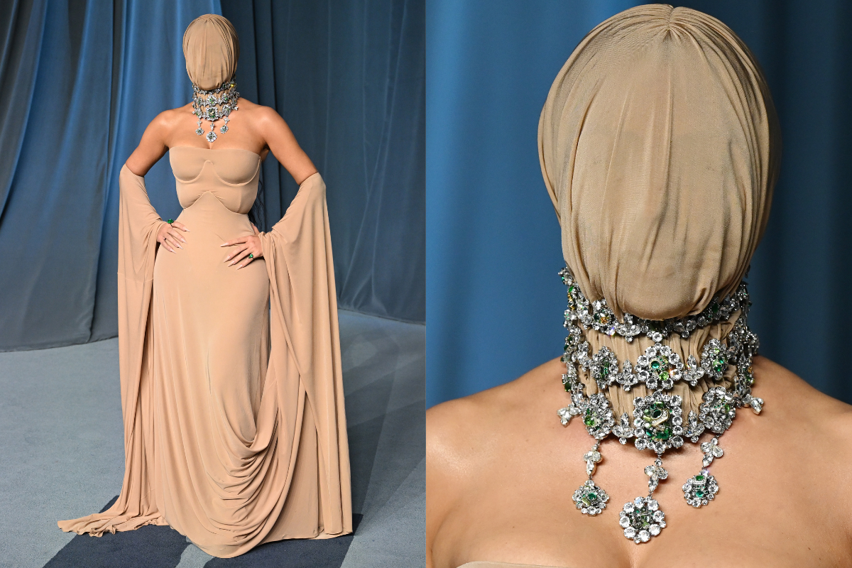 Kim Kardashian Turns Heads By Covering Her Face With Flesh-Toned Mask ...