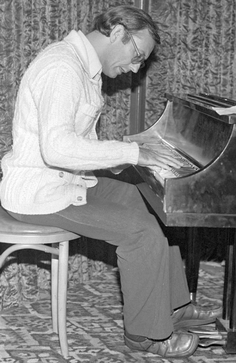 Longtime Musician and Composer Mike Wofford Dead at 87, Cause of Death ...