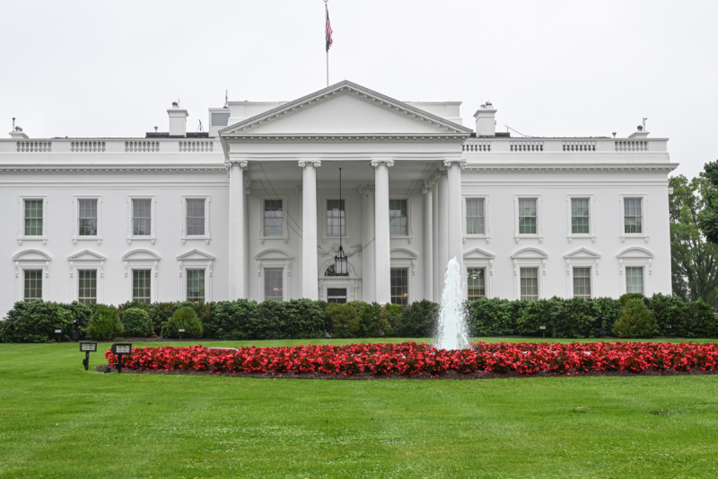 Man Arrested Following White House Security Barricade Incident