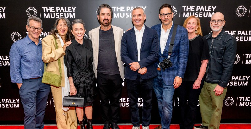 Iconic '90s Sitcom Cast Reunite For 30th Anniversary Special: See First ...