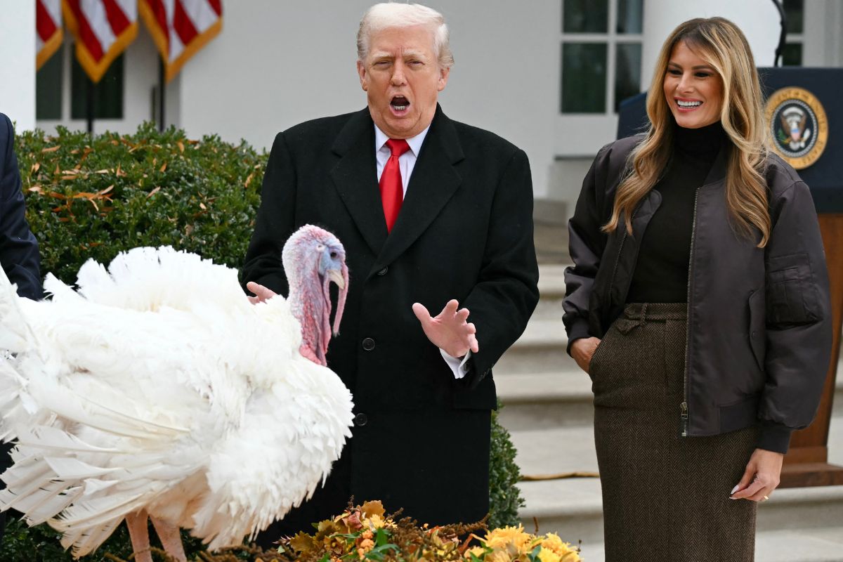 President Trump Pardons Turkeys As Part of White House Thanksgiving ...