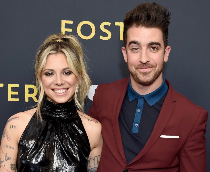 Singer Known for Huge 'Twilight' Song to Divorce Husband After 7 Years ...