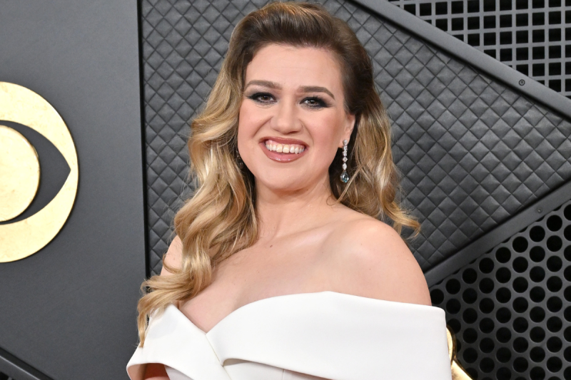 Kelly Clarkson Shares Rare Family Updates Month After Her Ex-Husband ...